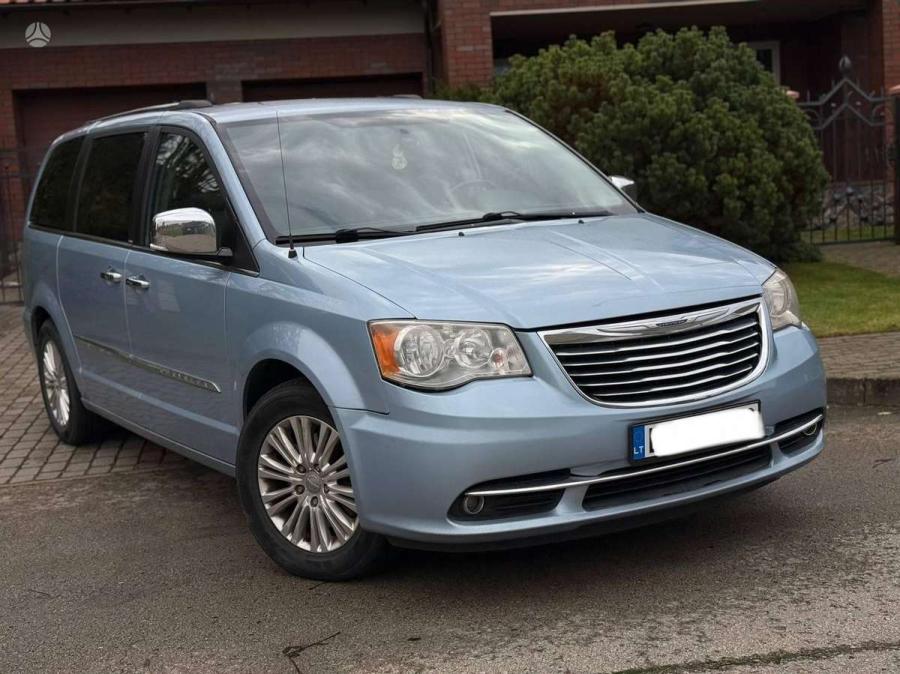 Zils Chrysler town-&-country 2014 Klaipėda, ar dzinēja tilpumu 3.60 L un nobraukumu 177 tūkst. km par 8850 €, foto 4 vietnē AUTOMOTO.COM.LV