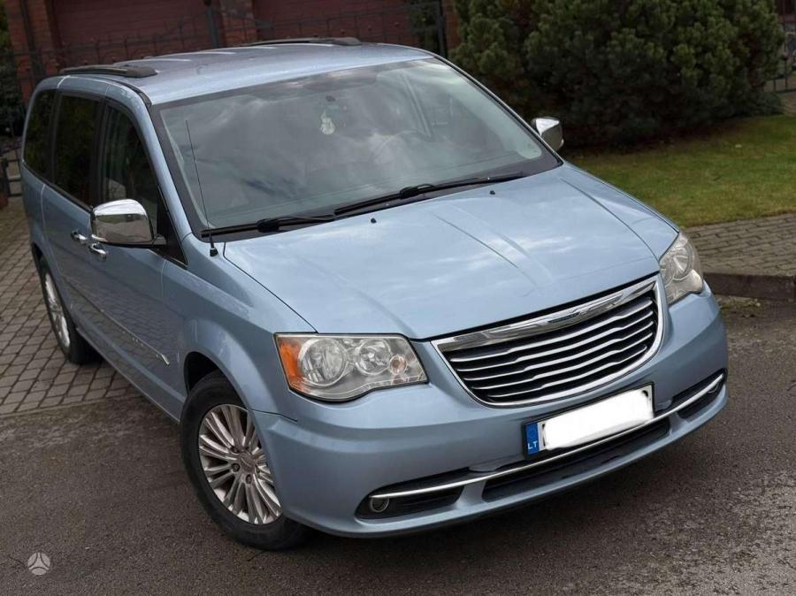 Zils Chrysler town-&-country 2014 Klaipėda, ar dzinēja tilpumu 3.60 L un nobraukumu 177 tūkst. km par 8850 €, foto 5 vietnē AUTOMOTO.COM.LV