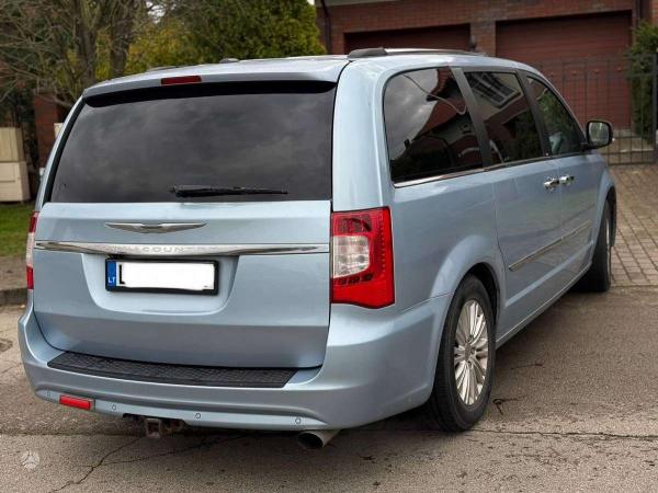 Zils Chrysler town-&-country 2014 Klaipėda, ar dzinēja tilpumu 3.60 L un nobraukumu 177 tūkst. km par 8850 €, foto 7 vietnē AUTOMOTO.COM.LV