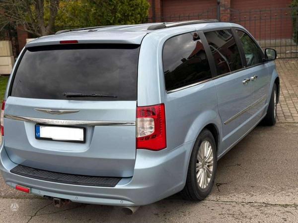 Blue Chrysler town-&-country 2014 in Klaipeda, with an engine capacity of 3.60 L and mileage of 177 thousand km for 8700 €, photo 8 on AUTOMOTO.COM.LV