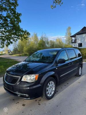 Zils Chrysler town-&-country 2014 Rīga, ar dzinēja tilpumu 3.78 L un nobraukumu 98 tūkst. km par 5300 €, foto  vietnē AUTOMOTO.COM.LV
