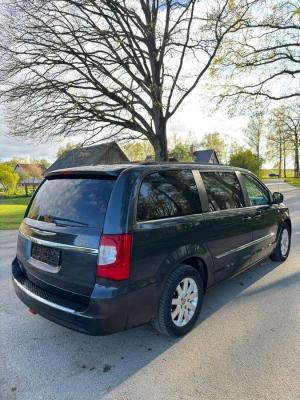 Zils Chrysler town-&-country 2014 Rīga, ar dzinēja tilpumu 3.78 L un nobraukumu 98 tūkst. km par 5300 €, foto 2 vietnē AUTOMOTO.COM.LV