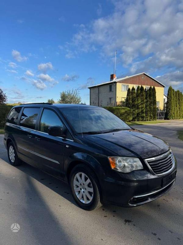 Blue Chrysler town-&-country 2014 in Riga, with an engine capacity of 3.78 L and mileage of 98 thousand km for 5300 €, photo 3 on AUTOMOTO.COM.LV
