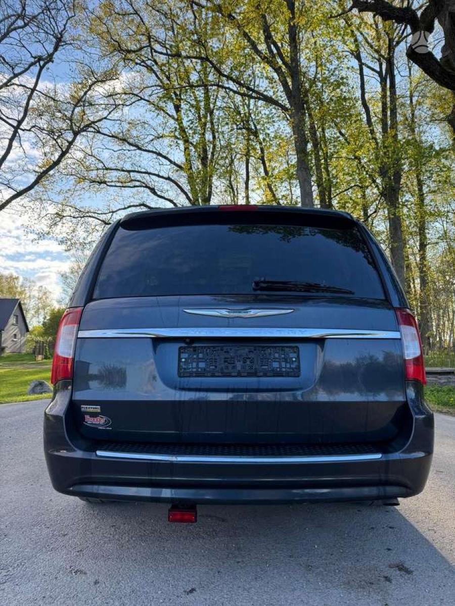 Zils Chrysler town-&-country 2014 Rīga, ar dzinēja tilpumu 3.78 L un nobraukumu 98 tūkst. km par 5300 €, foto 4 vietnē AUTOMOTO.COM.LV