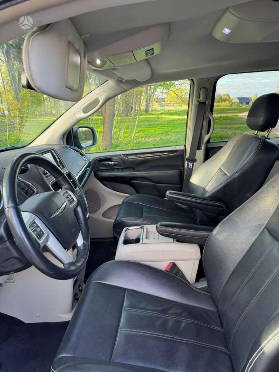 Zils Chrysler town-&-country 2014 Rīga, ar dzinēja tilpumu 3.78 L un nobraukumu 98 tūkst. km par 5300 €, foto 16 vietnē AUTOMOTO.COM.LV