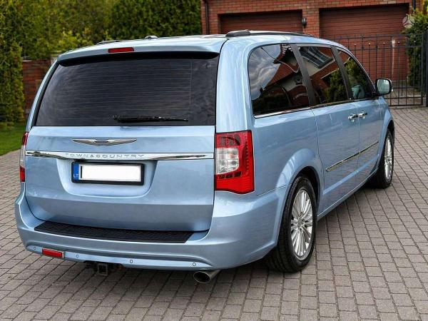 Zils Chrysler town-&-country 2014 Klaipėda, ar dzinēja tilpumu 3.60 L un nobraukumu 177 tūkst. km par 8550 €, foto 3 vietnē AUTOMOTO.COM.LV