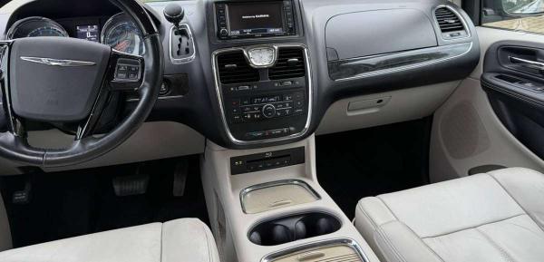 Zils Chrysler town-&-country 2014 Klaipėda, ar dzinēja tilpumu 3.60 L un nobraukumu 177 tūkst. km par 8550 €, foto 5 vietnē AUTOMOTO.COM.LV