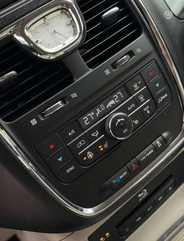 Zils Chrysler town-&-country 2014 Klaipėda, ar dzinēja tilpumu 3.60 L un nobraukumu 177 tūkst. km par 8550 €, foto 10 vietnē AUTOMOTO.COM.LV