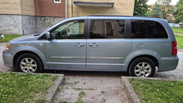Blue Chrysler town-&-country 2014 in Kaunas, with an engine capacity of 3.61 L and mileage of 166 thousand km for 7800 €, photo 7 on AUTOMOTO.COM.LV
