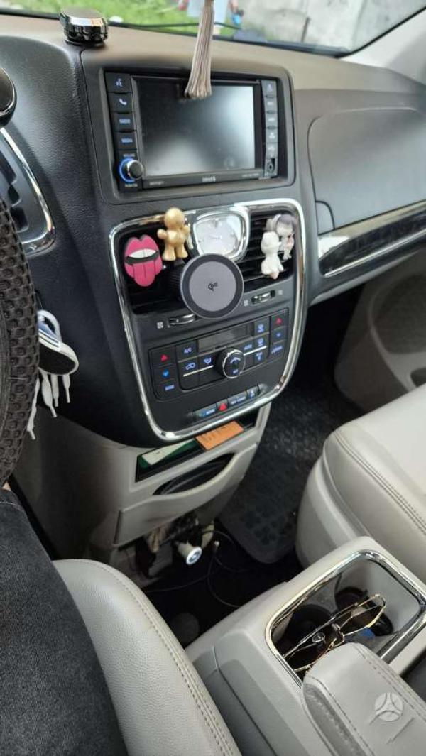 Blue Chrysler town-&-country 2014 in Kaunas, with an engine capacity of 3.61 L and mileage of 166 thousand km for 7800 €, photo 9 on AUTOMOTO.COM.LV