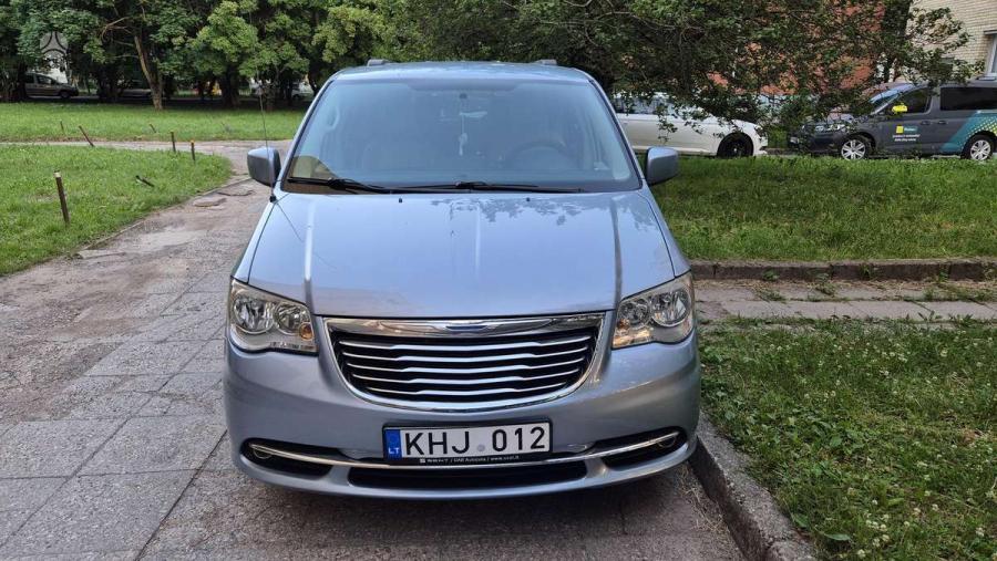 Zils Chrysler town-&-country 2014 Kauņa, ar dzinēja tilpumu 3.61 L un nobraukumu 166 tūkst. km par 7800 €, foto 1 vietnē AUTOMOTO.COM.LV