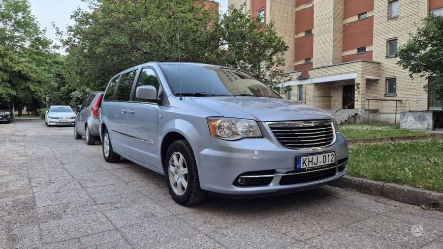 Zils Chrysler town-&-country 2014 Kauņa, ar dzinēja tilpumu 3.61 L un nobraukumu 166 tūkst. km par 7800 €, foto 3 vietnē AUTOMOTO.COM.LV