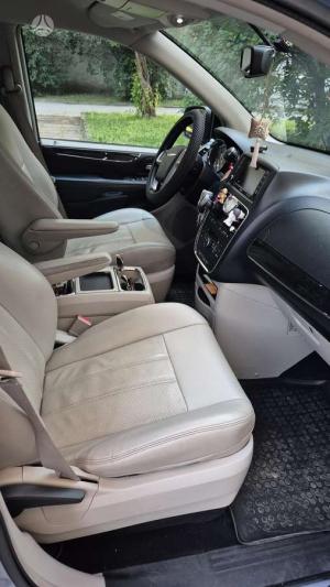 Zils Chrysler town-&-country 2014 Kauņa, ar dzinēja tilpumu 3.61 L un nobraukumu 166 tūkst. km par 7800 €, foto 11 vietnē AUTOMOTO.COM.LV