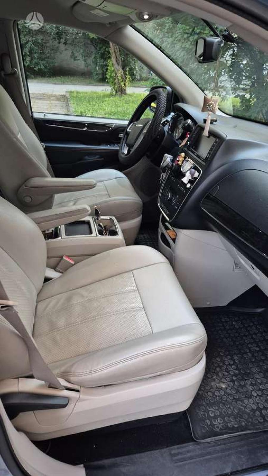 Zils Chrysler town-&-country 2014 Kauņa, ar dzinēja tilpumu 3.61 L un nobraukumu 166 tūkst. km par 7800 €, foto 11 vietnē AUTOMOTO.COM.LV