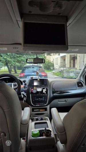 Zils Chrysler town-&-country 2014 Kauņa, ar dzinēja tilpumu 3.61 L un nobraukumu 166 tūkst. km par 7800 €, foto 12 vietnē AUTOMOTO.COM.LV