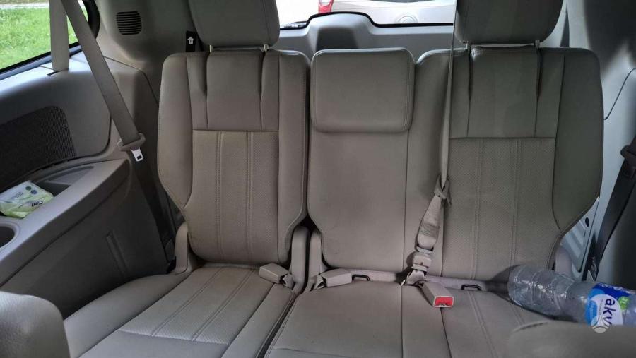 Zils Chrysler town-&-country 2014 Kauņa, ar dzinēja tilpumu 3.61 L un nobraukumu 166 tūkst. km par 7800 €, foto 13 vietnē AUTOMOTO.COM.LV