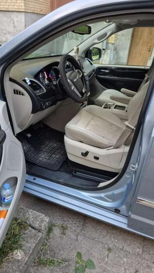 Zils Chrysler town-&-country 2014 Kauņa, ar dzinēja tilpumu 3.61 L un nobraukumu 166 tūkst. km par 7800 €, foto 15 vietnē AUTOMOTO.COM.LV