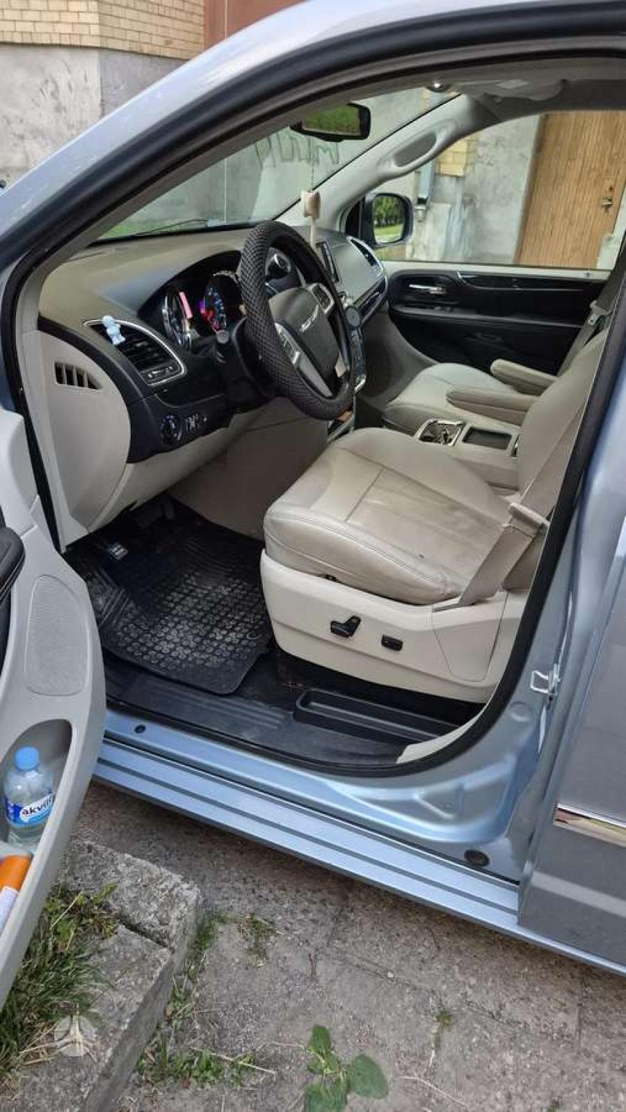 Zils Chrysler town-&-country 2014 Kauņa, ar dzinēja tilpumu 3.61 L un nobraukumu 166 tūkst. km par 7800 €, foto 15 vietnē AUTOMOTO.COM.LV