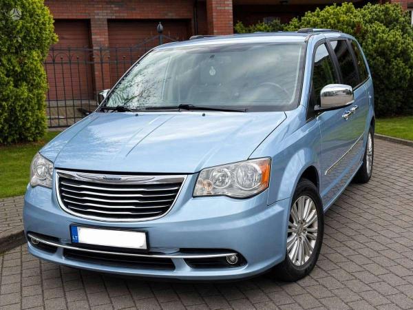 Blue Chrysler town-&-country 2014 in Klaipeda, with an engine capacity of 3.60 L and mileage of 177 thousand km for 8500 €, photo 2 on AUTOMOTO.COM.LV