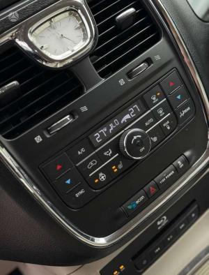 Zils Chrysler town-&-country 2014 Klaipėda, ar dzinēja tilpumu 3.60 L un nobraukumu 177 tūkst. km par 8500 €, foto 11 vietnē AUTOMOTO.COM.LV