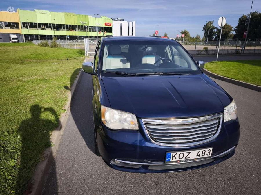Zils Chrysler town-&-country 2014 Viļņa, ar dzinēja tilpumu 3.60 L un nobraukumu 21 tūkst. km par 6900 €, foto 3 vietnē AUTOMOTO.COM.LV