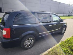 Zils Chrysler town-&-country 2014 Viļņa, ar dzinēja tilpumu 3.60 L un nobraukumu 21 tūkst. km par 6900 €, foto 7 vietnē AUTOMOTO.COM.LV