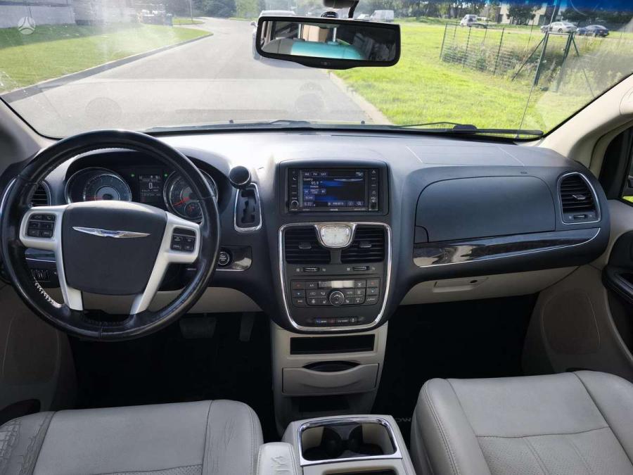 Zils Chrysler town-&-country 2014 Viļņa, ar dzinēja tilpumu 3.60 L un nobraukumu 21 tūkst. km par 6900 €, foto 11 vietnē AUTOMOTO.COM.LV