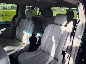 Zils Chrysler town-&-country 2014 Viļņa, ar dzinēja tilpumu 3.60 L un nobraukumu 21 tūkst. km par 6900 €, foto 13 vietnē AUTOMOTO.COM.LV