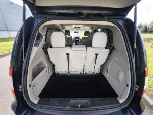 Zils Chrysler town-&-country 2014 Viļņa, ar dzinēja tilpumu 3.60 L un nobraukumu 21 tūkst. km par 6900 €, foto 15 vietnē AUTOMOTO.COM.LV