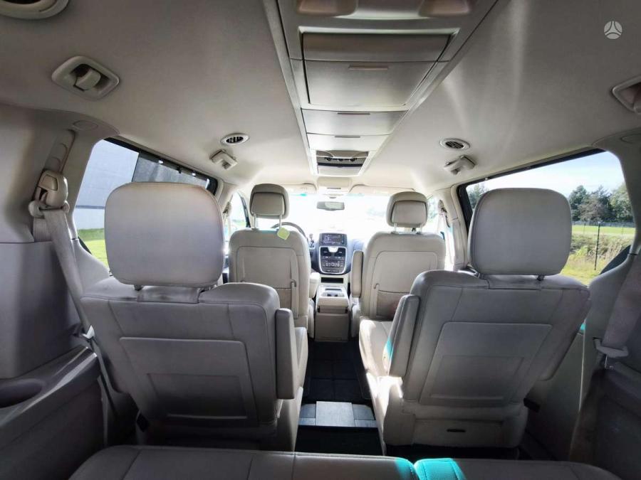 Zils Chrysler town-&-country 2014 Viļņa, ar dzinēja tilpumu 3.60 L un nobraukumu 21 tūkst. km par 6900 €, foto 18 vietnē AUTOMOTO.COM.LV