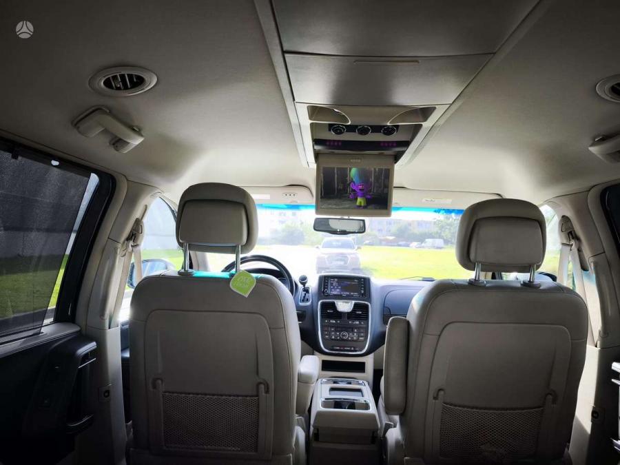 Zils Chrysler town-&-country 2014 Viļņa, ar dzinēja tilpumu 3.60 L un nobraukumu 21 tūkst. km par 6900 €, foto 19 vietnē AUTOMOTO.COM.LV