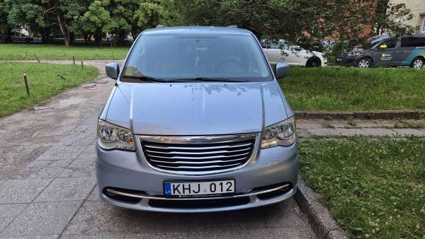 Zils Chrysler town-&-country 2014 Kauņa, ar dzinēja tilpumu 3.61 L un nobraukumu 166 tūkst. km par 7250 €, foto 1 vietnē AUTOMOTO.COM.LV