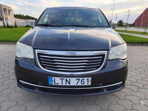 Zils Chrysler town-&-country 2015 Šauļi, ar dzinēja tilpumu 3.60 L un nobraukumu 278 tūkst. km par 6300 €, foto  vietnē AUTOMOTO.COM.LV