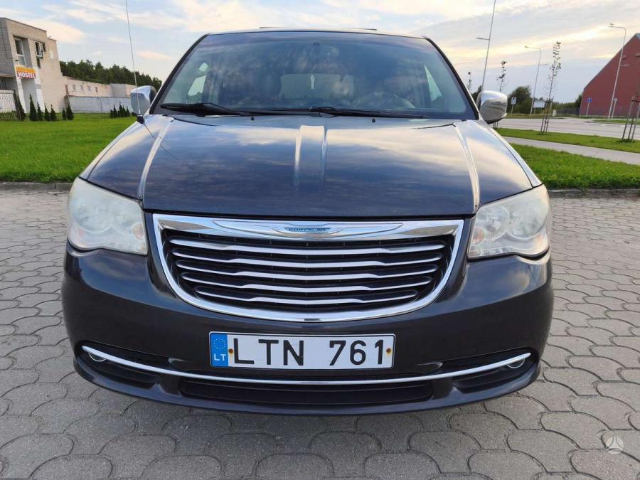 Blue Chrysler town-&-country 2015 in Siauliai, with an engine capacity of 3.60 L and mileage of 278 thousand km for 6300 €, photo 1 on AUTOMOTO.COM.LV