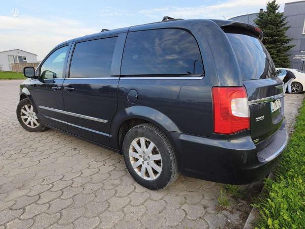 Zils Chrysler town-&-country 2015 Šauļi, ar dzinēja tilpumu 3.60 L un nobraukumu 278 tūkst. km par 6300 €, foto 6 vietnē AUTOMOTO.COM.LV