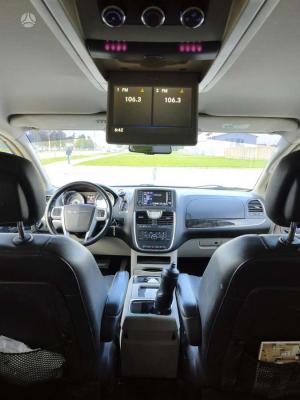 Blue Chrysler town-&-country 2015 in Siauliai, with an engine capacity of 3.60 L and mileage of 278 thousand km for 6300 €, photo 9 on AUTOMOTO.COM.LV