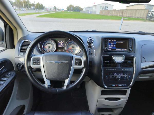 Zils Chrysler town-&-country 2015 Šauļi, ar dzinēja tilpumu 3.60 L un nobraukumu 278 tūkst. km par 6300 €, foto 10 vietnē AUTOMOTO.COM.LV