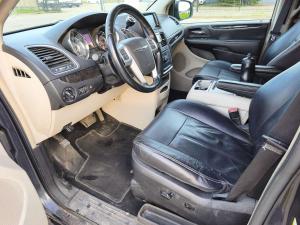 Blue Chrysler town-&-country 2015 in Siauliai, with an engine capacity of 3.60 L and mileage of 278 thousand km for 6300 €, photo 12 on AUTOMOTO.COM.LV