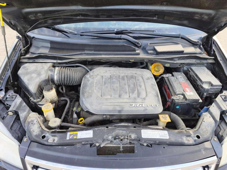 Blue Chrysler town-&-country 2015 in Siauliai, with an engine capacity of 3.60 L and mileage of 278 thousand km for 6300 €, photo 13 on AUTOMOTO.COM.LV