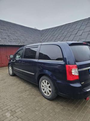 Blue Chrysler town-&-country 2016 in Ukmerge, with an engine capacity of 3.60 L and mileage of 1 thousand km for 7500 €, photo 2 on AUTOMOTO.COM.LV