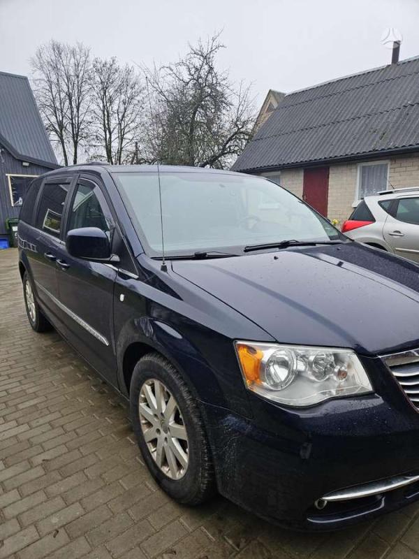 Zils Chrysler town-&-country 2016 Ukmergė, ar dzinēja tilpumu 3.60 L un nobraukumu 1 tūkst. km par 7500 €, foto 5 vietnē AUTOMOTO.COM.LV