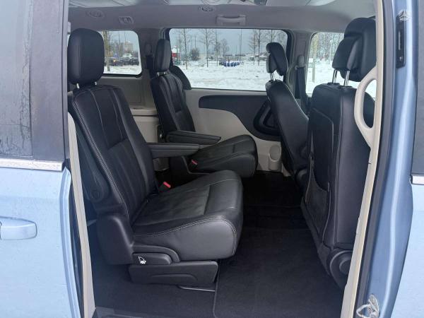 Zils Chrysler town-&-country 2016 Klaipėda, ar dzinēja tilpumu 3.60 L un nobraukumu 275 tūkst. km par 7100 €, foto 8 vietnē AUTOMOTO.COM.LV