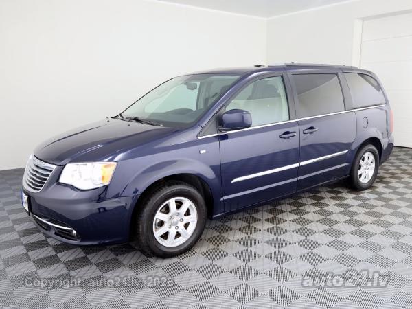 Blue Chrysler town-&-country 2012 in Tallinn, with an engine capacity of 3.60 L and mileage of 143 thousand km for 2999 €, photo 2 on AUTOMOTO.COM.LV