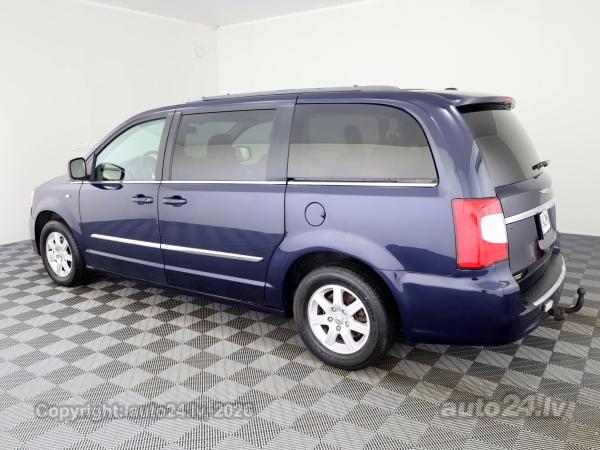 Blue Chrysler town-&-country 2012 in Tallinn, with an engine capacity of 3.60 L and mileage of 143 thousand km for 2999 €, photo 4 on AUTOMOTO.COM.LV