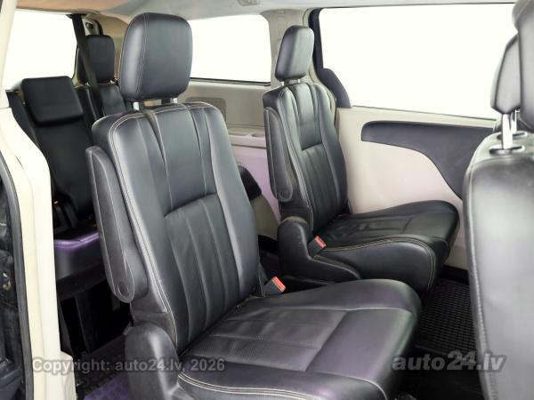 Blue Chrysler town-&-country 2012 in Tallinn, with an engine capacity of 3.60 L and mileage of 143 thousand km for 2999 €, photo 7 on AUTOMOTO.COM.LV