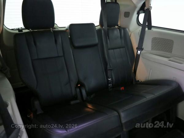 Blue Chrysler town-&-country 2012 in Tallinn, with an engine capacity of 3.60 L and mileage of 143 thousand km for 2999 €, photo 8 on AUTOMOTO.COM.LV