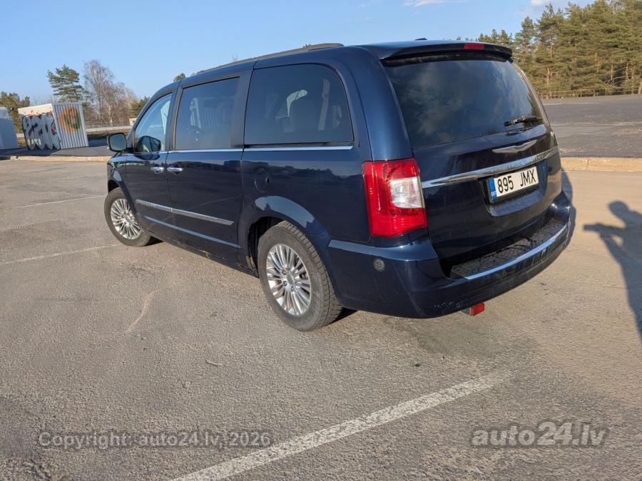 Zils Chrysler town-&-country 2013 Tallina, ar dzinēja tilpumu 3.60 L un nobraukumu 244 tūkst. km par 6000 €, foto 5 vietnē AUTOMOTO.COM.LV