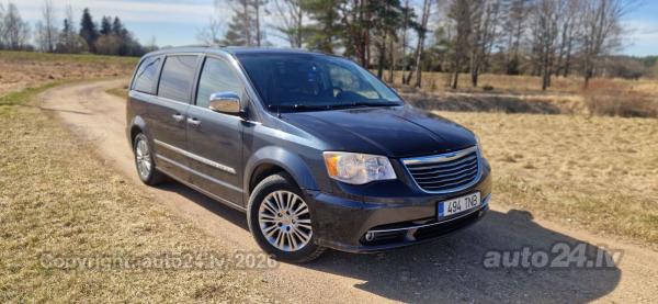 Blue Chrysler town-&-country 2013 in Tallinn, with an engine capacity of 3.60 L and mileage of 355 thousand km for 4100 €, photo 1 on AUTOMOTO.COM.LV