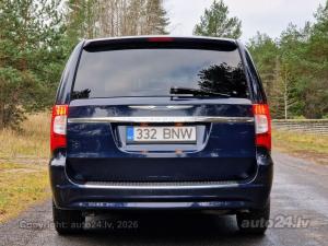 Zils Chrysler town-&-country 2013 Tallina, ar dzinēja tilpumu 3.60 L un nobraukumu 216 tūkst. km par 3999 €, foto 6 vietnē AUTOMOTO.COM.LV
