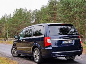 Zils Chrysler town-&-country 2013 Tallina, ar dzinēja tilpumu 3.60 L un nobraukumu 216 tūkst. km par 3999 €, foto 7 vietnē AUTOMOTO.COM.LV